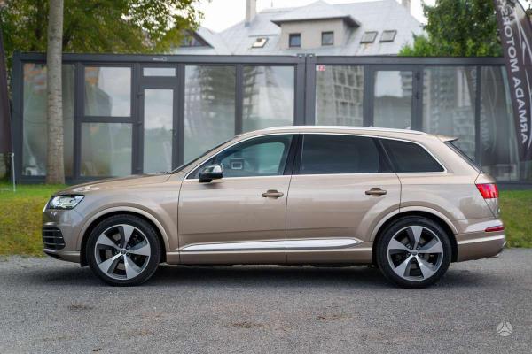 Yellow Audi SQ7 2017 in Vilnius, with an engine capacity of 3.96 L and mileage of 188 thousand km for 26900 €, photo 10 on AUTOMOTO.COM.LV