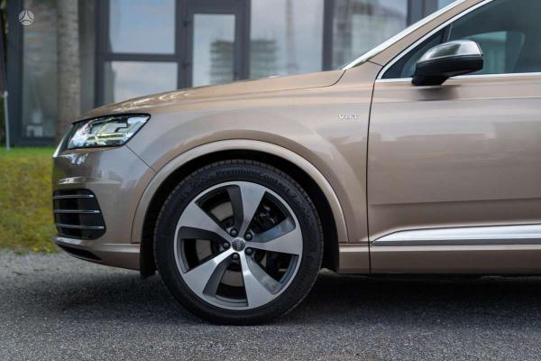 Yellow Audi SQ7 2017 in Vilnius, with an engine capacity of 3.96 L and mileage of 188 thousand km for 26900 €, photo 11 on AUTOMOTO.COM.LV