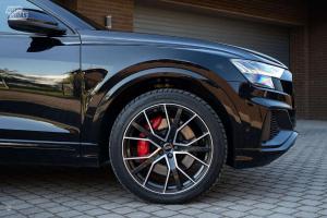 Black Audi SQ8 2020 in Marijampole, with an engine capacity of 4.00 L and mileage of 139 thousand km for 59950 €, photo 6 on AUTOMOTO.COM.LV