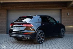 Black Audi SQ8 2020 in Marijampole, with an engine capacity of 4.00 L and mileage of 139 thousand km for 59950 €, photo 12 on AUTOMOTO.COM.LV