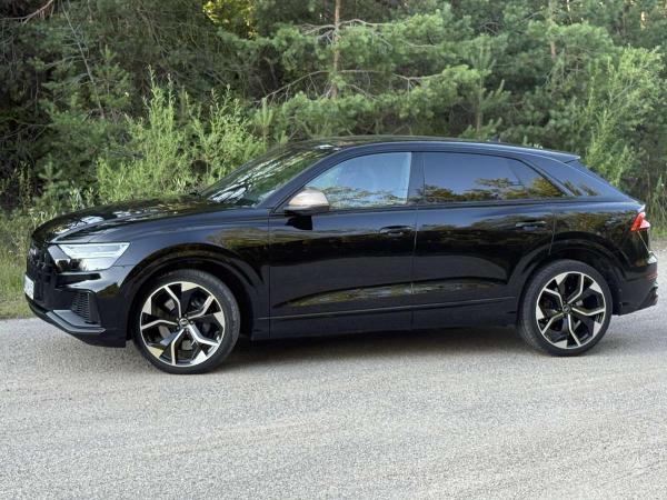 Black Audi SQ8 2020 in Vilnius, with an engine capacity of 3.96 L and mileage of 200 thousand km for 47500 €, photo 6 on AUTOMOTO.COM.LV