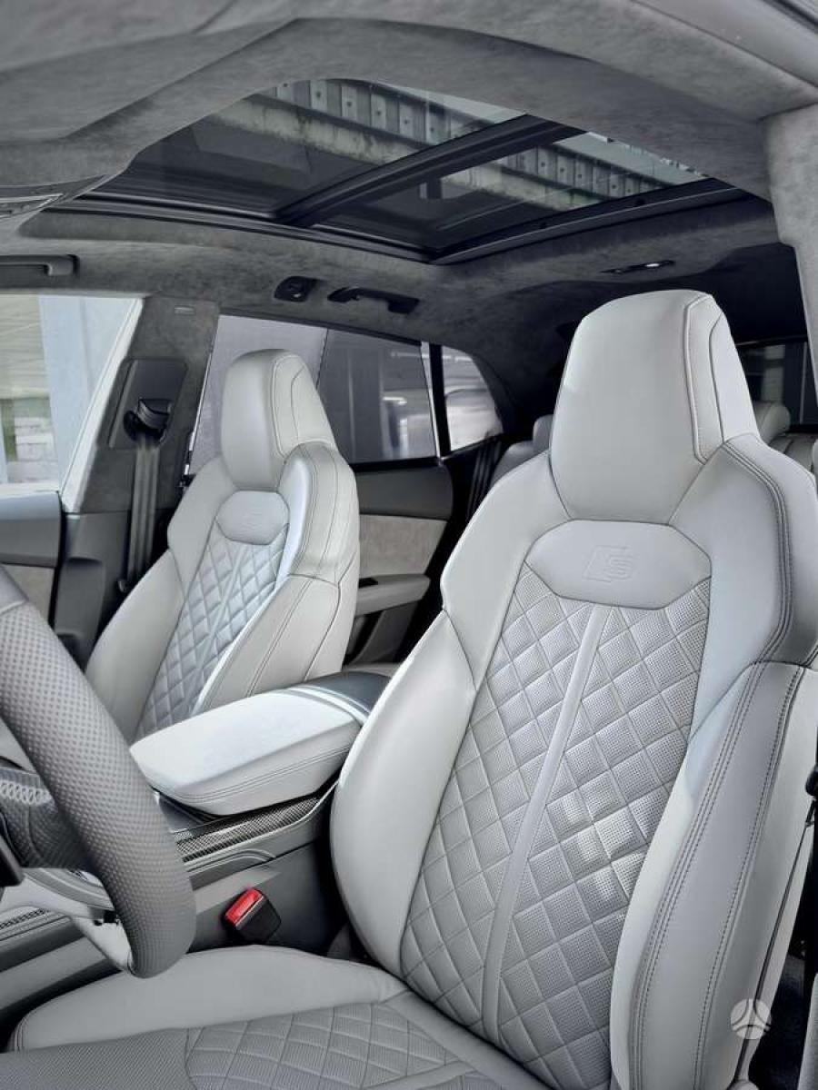 Black Audi SQ8 2020 in Vilnius, with an engine capacity of 4.00 L and mileage of 122 thousand km for 69000 €, photo 10 on AUTOMOTO.COM.LV