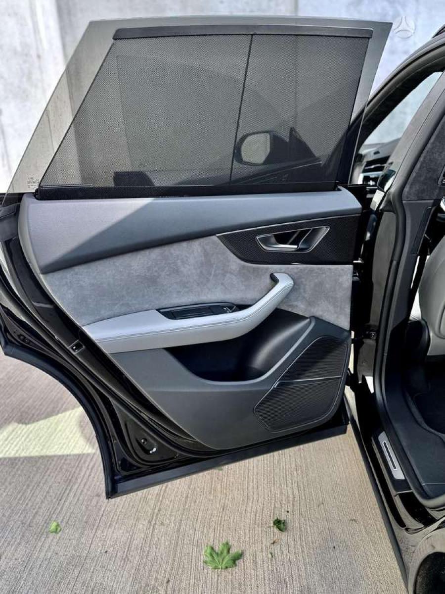 Black Audi SQ8 2020 in Vilnius, with an engine capacity of 4.00 L and mileage of 122 thousand km for 69000 €, photo 12 on AUTOMOTO.COM.LV