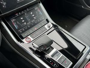 Melns Audi SQ8 2020 Vilkaviškis, ar dzinēja tilpumu 3.96 L un nobraukumu 202 tūkst. km par 53000 €, foto 17 vietnē AUTOMOTO.COM.LV