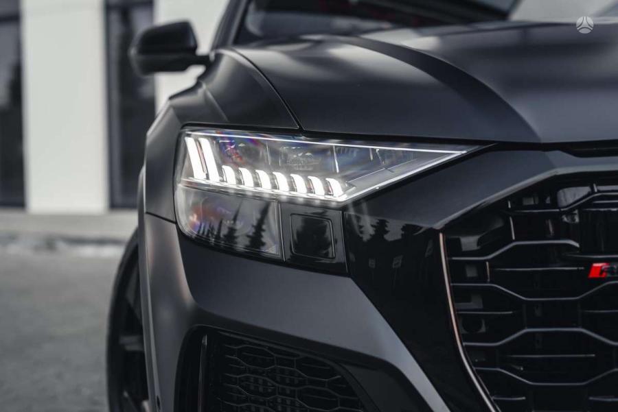 Black Audi SQ8 2021 in Vilnius, with an engine capacity of 4.00 L and mileage of 40 thousand km for 79000 €, photo 10 on AUTOMOTO.COM.LV
