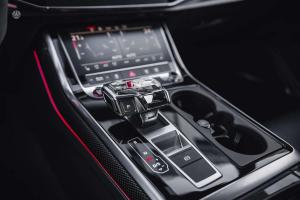 Black Audi SQ8 2021 in Vilnius, with an engine capacity of 4.00 L and mileage of 40 thousand km for 79000 €, photo 23 on AUTOMOTO.COM.LV