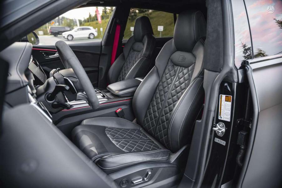 Black Audi SQ8 2021 in Vilnius, with an engine capacity of 4.00 L and mileage of 40 thousand km for 79000 €, photo 31 on AUTOMOTO.COM.LV