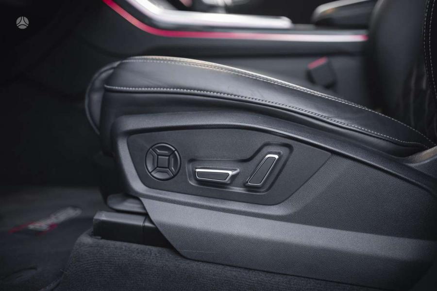 Black Audi SQ8 2021 in Vilnius, with an engine capacity of 4.00 L and mileage of 40 thousand km for 79000 €, photo 32 on AUTOMOTO.COM.LV