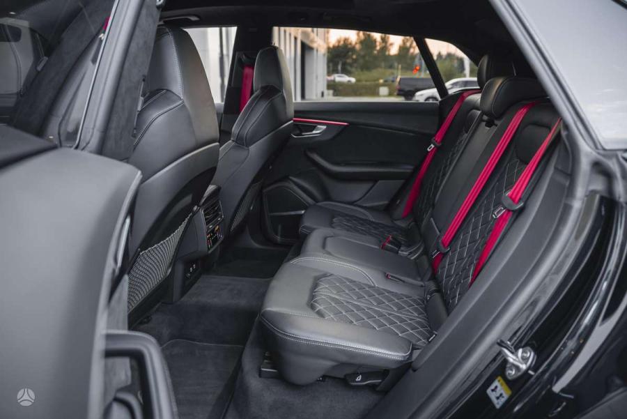Black Audi SQ8 2021 in Vilnius, with an engine capacity of 4.00 L and mileage of 40 thousand km for 79000 €, photo 33 on AUTOMOTO.COM.LV