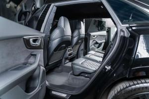 Black Audi SQ8 2023 in Vilnius, with an engine capacity of 4.00 L and mileage of 73 thousand km for 75000 €, photo 34 on AUTOMOTO.COM.LV