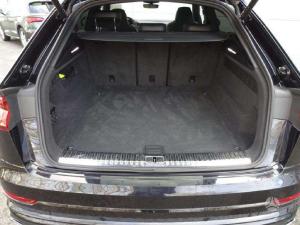 Black Audi SQ8 2021 in Vilnius, with an engine capacity of 4.00 L and mileage of 94 thousand km for 69000 €, photo 12 on AUTOMOTO.COM.LV