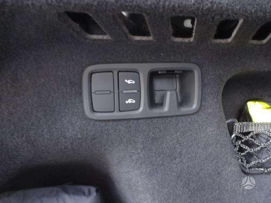 Black Audi SQ8 2021 in Vilnius, with an engine capacity of 4.00 L and mileage of 94 thousand km for 69000 €, photo 14 on AUTOMOTO.COM.LV
