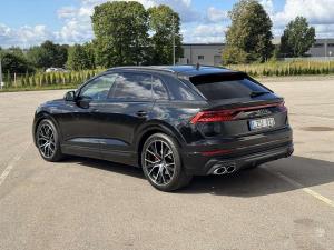Black Audi SQ8 2022 in Vilnius, with an engine capacity of 4.00 L and mileage of 84 thousand km for 72000 €, photo 5 on AUTOMOTO.COM.LV