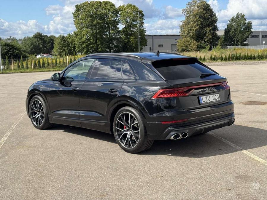 Black Audi SQ8 2022 in Vilnius, with an engine capacity of 4.00 L and mileage of 84 thousand km for 72000 €, photo 5 on AUTOMOTO.COM.LV