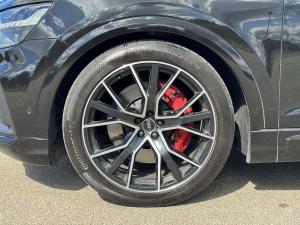 Black Audi SQ8 2022 in Vilnius, with an engine capacity of 4.00 L and mileage of 84 thousand km for 72000 €, photo 8 on AUTOMOTO.COM.LV