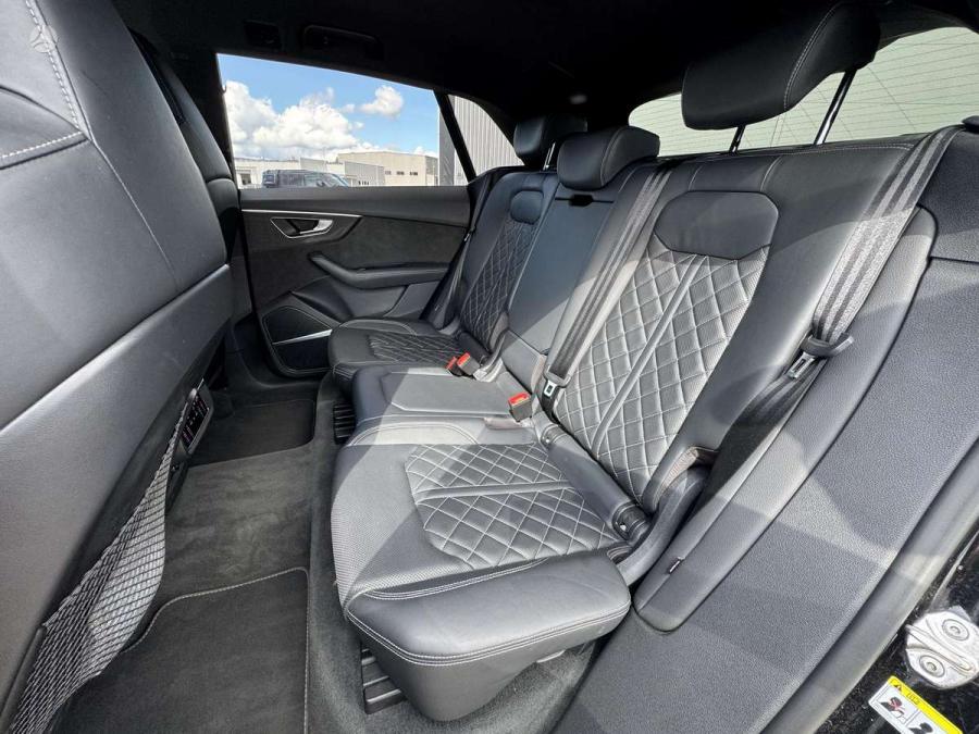 Black Audi SQ8 2022 in Vilnius, with an engine capacity of 4.00 L and mileage of 84 thousand km for 72000 €, photo 15 on AUTOMOTO.COM.LV
