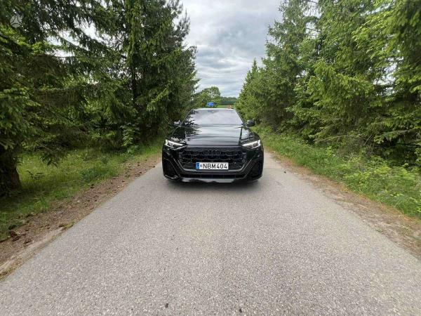 Black Audi SQ8 2024 in Ukmerge, with an engine capacity of 4.00 L and mileage of 40 thousand km for 91500 €, photo 1 on AUTOMOTO.COM.LV