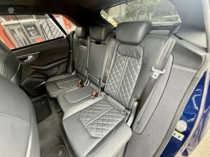 Zils Audi SQ8 2019 Tauragė, ar dzinēja tilpumu 3.96 L un nobraukumu 210 tūkst. km par 49000 €, foto 17 vietnē AUTOMOTO.COM.LV