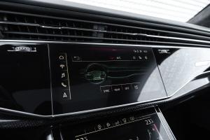Audi SQ8 2019 Mārupe, ar dzinēja tilpumu 4.00 L un nobraukumu 197 tūkst. km par 54750 €, foto 29 vietnē AUTOMOTO.COM.LV