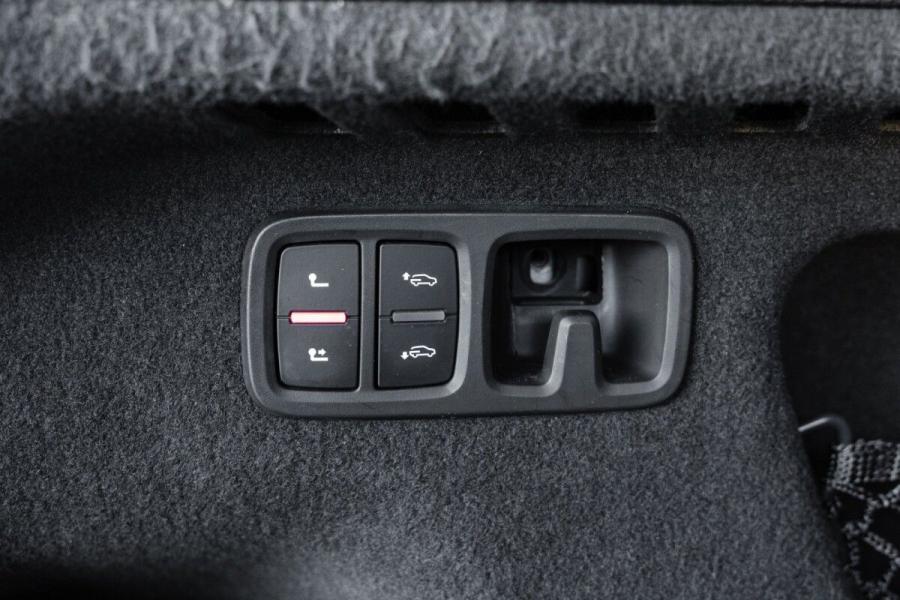 Audi SQ8 2019 Mārupe, ar dzinēja tilpumu 4.00 L un nobraukumu 197 tūkst. km par 54750 €, foto 38 vietnē AUTOMOTO.COM.LV