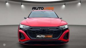 Красный Ауди SQ8 Sportback e-tron 2024 в Вильнюс, объемом двигателя 0.00 л и пробегом 5 тыс. км за 69222 €, фото 4 на AUTOMOTO.COM.LV