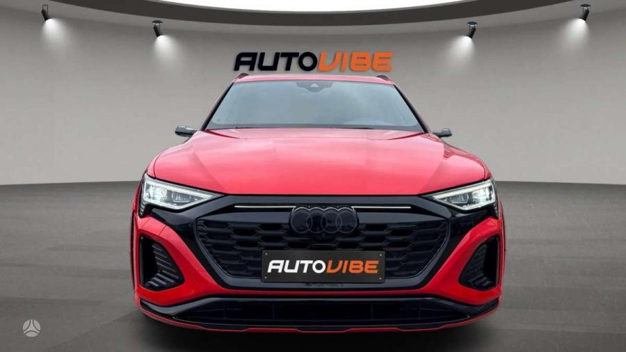 Красный Ауди SQ8 Sportback e-tron 2024 в Вильнюс, объемом двигателя 0.00 л и пробегом 5 тыс. км за 69222 €, фото 4 на AUTOMOTO.COM.LV