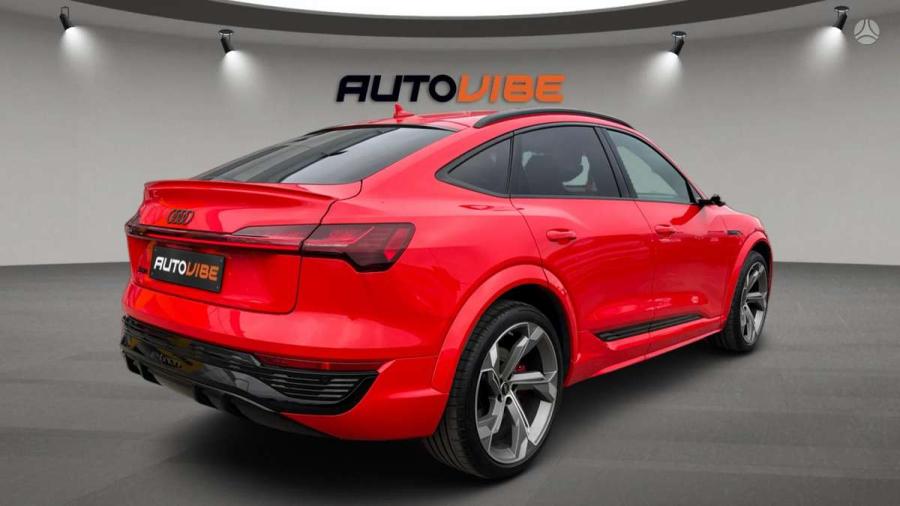 Красный Ауди SQ8 Sportback e-tron 2024 в Вильнюс, объемом двигателя 0.00 л и пробегом 5 тыс. км за 69222 €, фото 7 на AUTOMOTO.COM.LV