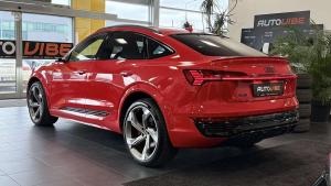 Красный Ауди SQ8 Sportback e-tron 2024 в Вильнюс, объемом двигателя 0.00 л и пробегом 5 тыс. км за 69222 €, фото 8 на AUTOMOTO.COM.LV