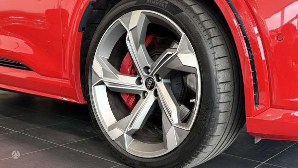 Красный Ауди SQ8 Sportback e-tron 2024 в Вильнюс, объемом двигателя 0.00 л и пробегом 5 тыс. км за 69222 €, фото 9 на AUTOMOTO.COM.LV
