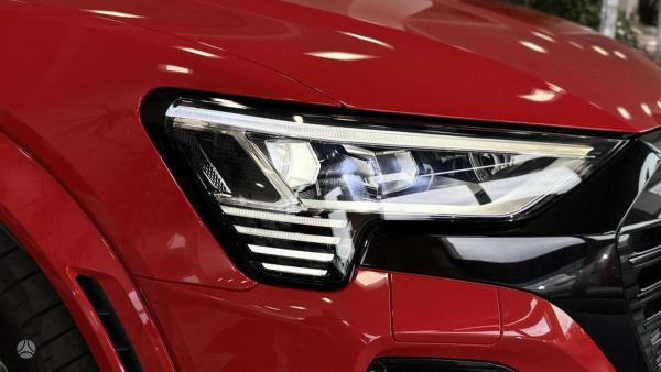 Красный Ауди SQ8 Sportback e-tron 2024 в Вильнюс, объемом двигателя 0.00 л и пробегом 5 тыс. км за 69222 €, фото 10 на AUTOMOTO.COM.LV