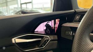 Красный Ауди SQ8 Sportback e-tron 2024 в Вильнюс, объемом двигателя 0.00 л и пробегом 5 тыс. км за 69222 €, фото 18 на AUTOMOTO.COM.LV