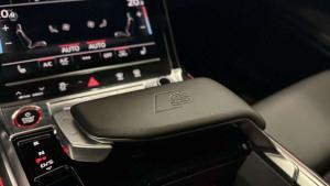 Красный Ауди SQ8 Sportback e-tron 2024 в Вильнюс, объемом двигателя 0.00 л и пробегом 5 тыс. км за 69222 €, фото 23 на AUTOMOTO.COM.LV