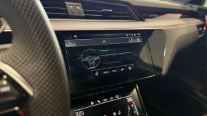 Красный Ауди SQ8 Sportback e-tron 2024 в Вильнюс, объемом двигателя 0.00 л и пробегом 5 тыс. км за 69222 €, фото 25 на AUTOMOTO.COM.LV