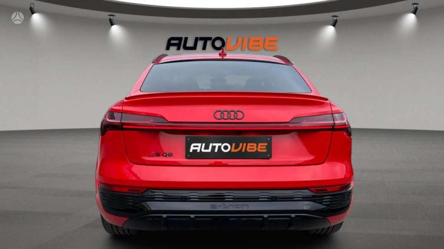 Красный Ауди SQ8 Sportback e-tron 2024 в Вильнюс, объемом двигателя 0.00 л и пробегом 5 тыс. км за 65555 €, фото 6 на AUTOMOTO.COM.LV