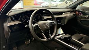 Красный Ауди SQ8 Sportback e-tron 2024 в Вильнюс, объемом двигателя 0.00 л и пробегом 5 тыс. км за 65555 €, фото 12 на AUTOMOTO.COM.LV