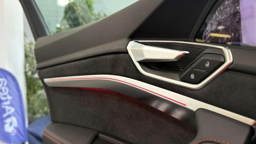 Красный Ауди SQ8 Sportback e-tron 2024 в Вильнюс, объемом двигателя 0.00 л и пробегом 5 тыс. км за 65555 €, фото 17 на AUTOMOTO.COM.LV