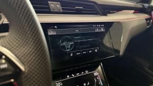 Красный Ауди SQ8 Sportback e-tron 2024 в Вильнюс, объемом двигателя 0.00 л и пробегом 5 тыс. км за 65555 €, фото 25 на AUTOMOTO.COM.LV