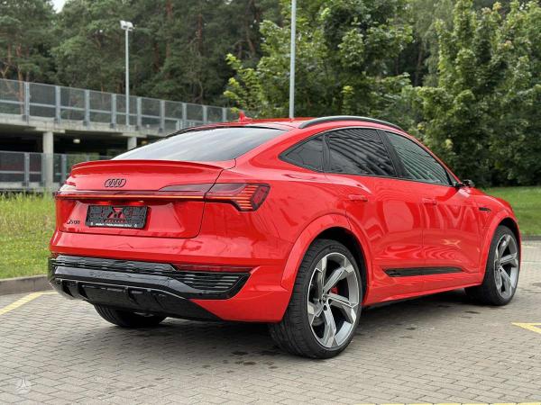 Красный Ауди SQ8 Sportback e-tron 2024 в Вильнюс, объемом двигателя 0.00 л и пробегом 5 тыс. км за 68999 €, фото 4 на AUTOMOTO.COM.LV