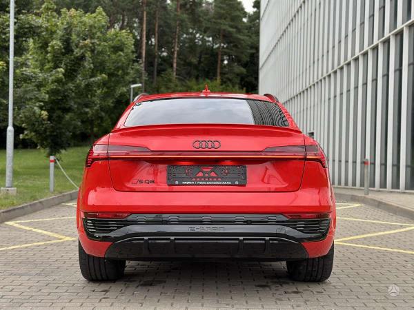 Красный Ауди SQ8 Sportback e-tron 2024 в Вильнюс, объемом двигателя 0.00 л и пробегом 5 тыс. км за 68999 €, фото 5 на AUTOMOTO.COM.LV