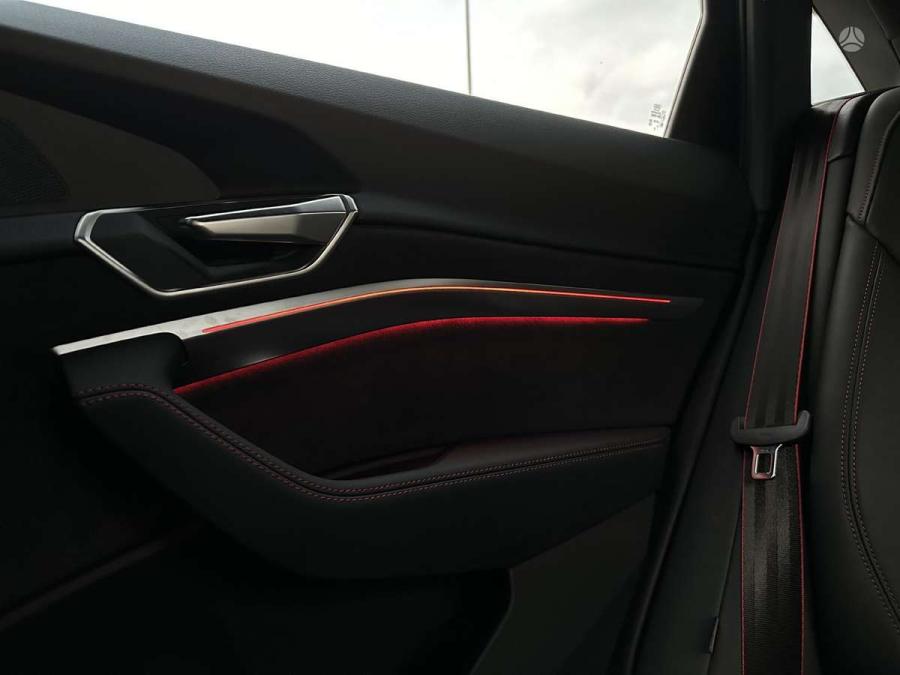 Красный Ауди SQ8 Sportback e-tron 2024 в Вильнюс, объемом двигателя 0.00 л и пробегом 5 тыс. км за 68999 €, фото 38 на AUTOMOTO.COM.LV