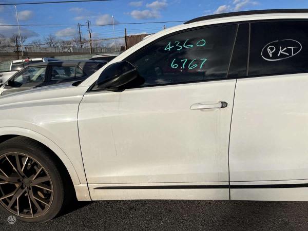 White Audi SQ8 2021 in Vilnius, with an engine capacity of 4.00 L and mileage of 116 thousand km for 37700 €, photo 5 on AUTOMOTO.COM.LV
