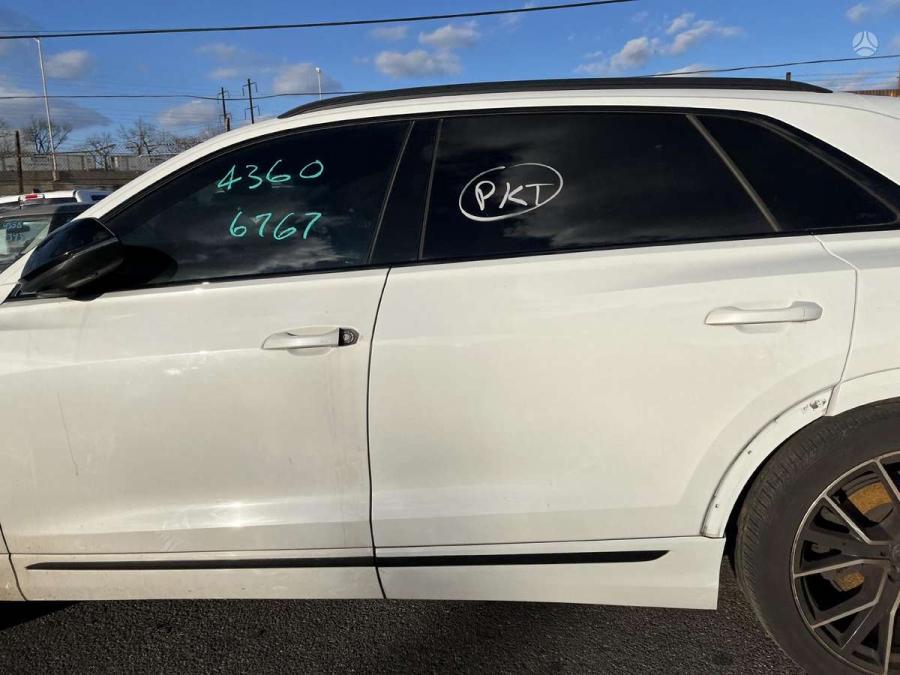 White Audi SQ8 2021 in Vilnius, with an engine capacity of 4.00 L and mileage of 116 thousand km for 37700 €, photo 6 on AUTOMOTO.COM.LV