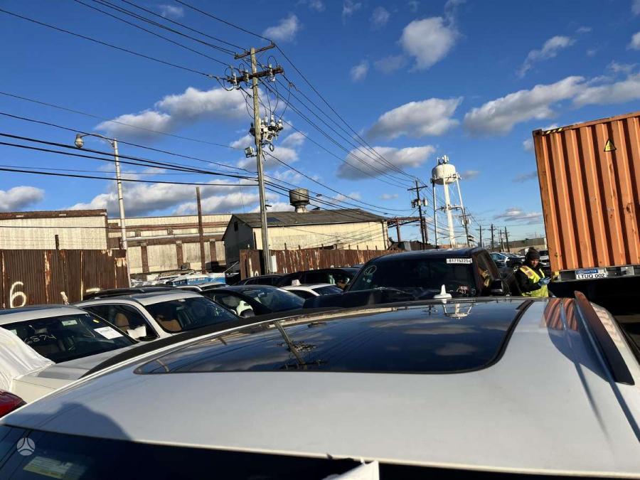 White Audi SQ8 2021 in Vilnius, with an engine capacity of 4.00 L and mileage of 116 thousand km for 37700 €, photo 12 on AUTOMOTO.COM.LV