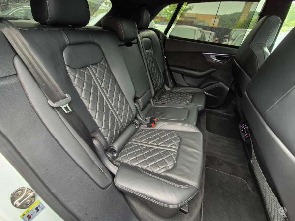 White Audi SQ8 2021 in Vilnius, with an engine capacity of 4.00 L and mileage of 112 thousand km for 53800 €, photo 9 on AUTOMOTO.COM.LV