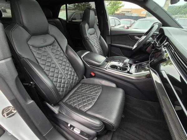 White Audi SQ8 2021 in Vilnius, with an engine capacity of 4.00 L and mileage of 112 thousand km for 53800 €, photo 10 on AUTOMOTO.COM.LV