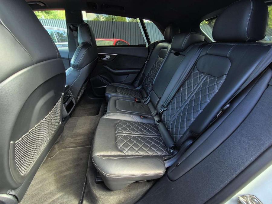 White Audi SQ8 2021 in Vilnius, with an engine capacity of 4.00 L and mileage of 112 thousand km for 52800 €, photo 10 on AUTOMOTO.COM.LV