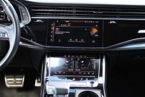 White Audi SQ8 2021 in Vilnius, with an engine capacity of 4.00 L and mileage of 112 thousand km for 52800 €, photo 18 on AUTOMOTO.COM.LV