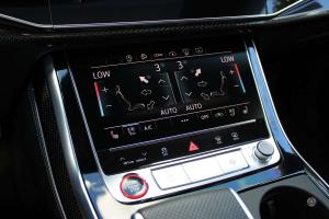 White Audi SQ8 2021 in Vilnius, with an engine capacity of 4.00 L and mileage of 112 thousand km for 52800 €, photo 23 on AUTOMOTO.COM.LV