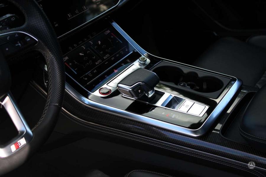 White Audi SQ8 2021 in Vilnius, with an engine capacity of 4.00 L and mileage of 112 thousand km for 52800 €, photo 24 on AUTOMOTO.COM.LV