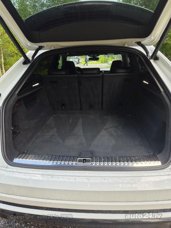 Balts Audi SQ8 2022 Tallina, ar dzinēja tilpumu 4.00 L un nobraukumu 56 tūkst. km par 72000 €, foto 10 vietnē AUTOMOTO.COM.LV